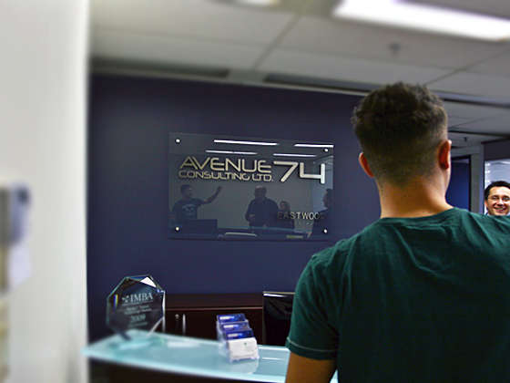 BIG PLAQUE CORPORATE OFFICE 3d SIGN SIGN OFFICE DESIGN | ArtSigns®