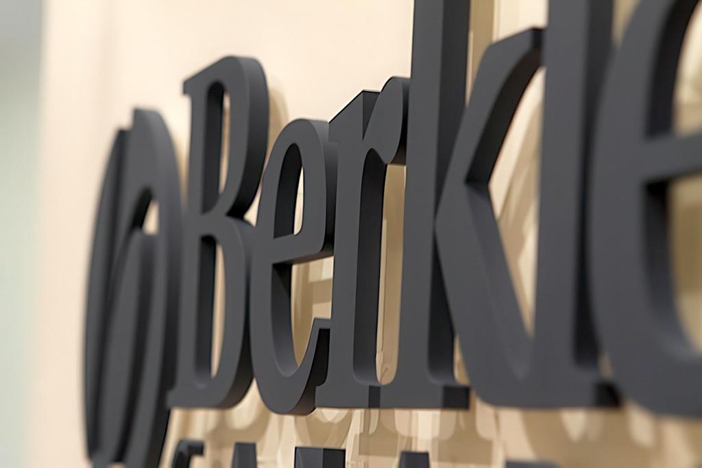 Berkely Canada – 3D Corporate Logo & Graphic Design… | ArtSigns®