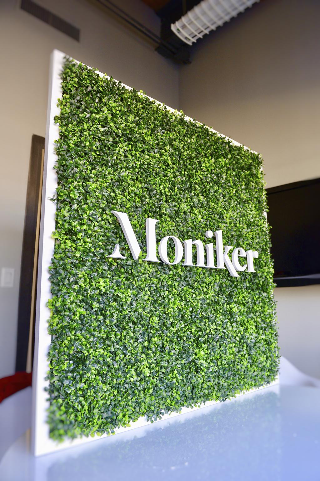 Moniker | ArtSigns®